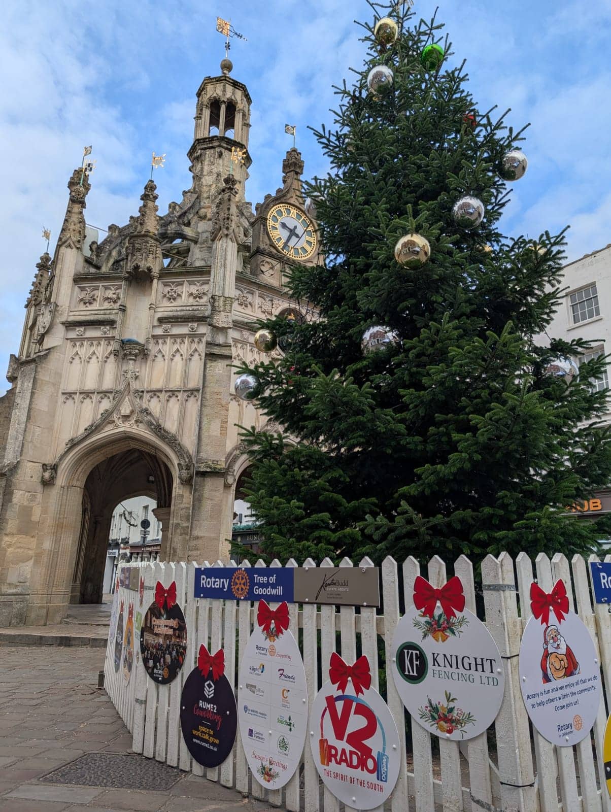 Knight Fencing Sponsors Chichester’s Xmas Tree - Knight Fencing