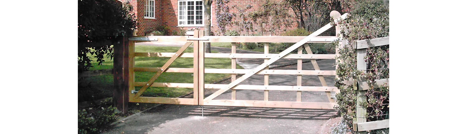 Raised Helve Five Bar Gate | Knight Fencing